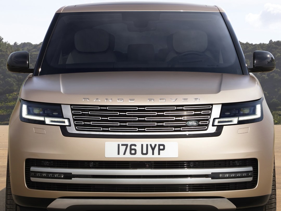 Range Rover 2022: Land Rover Officially Unveils the New Flagship SUV ...