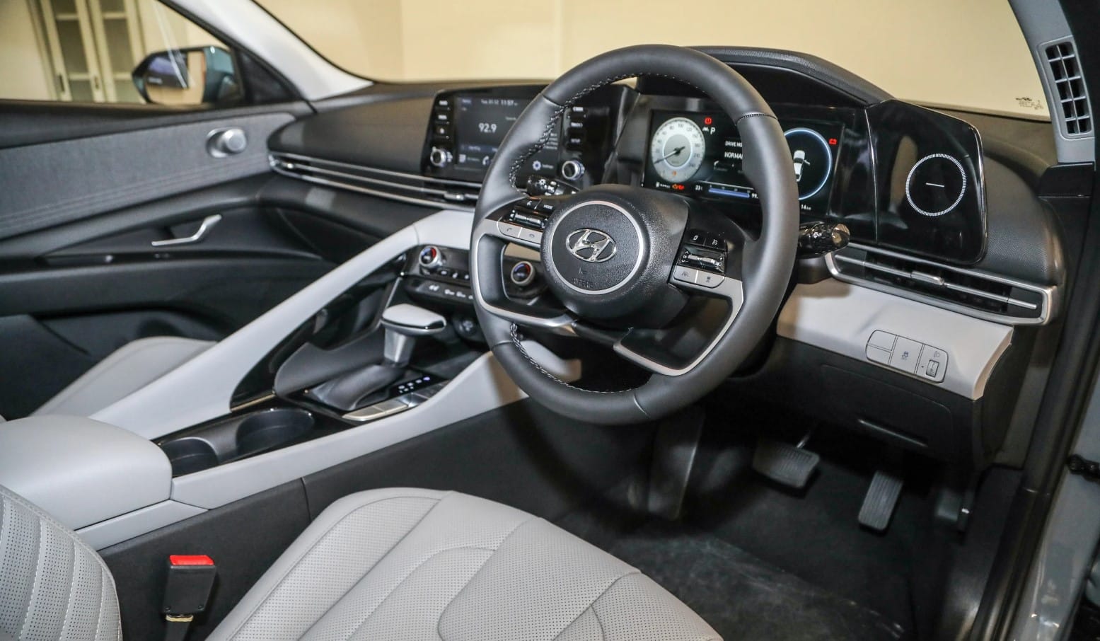 Performance Meets Style in the 2023 Hyundai Elantra Facelift