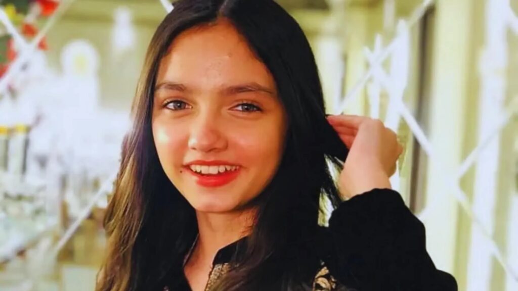 'Mayi Ri' Fame Aina Asif Celebrates 15th Birthday