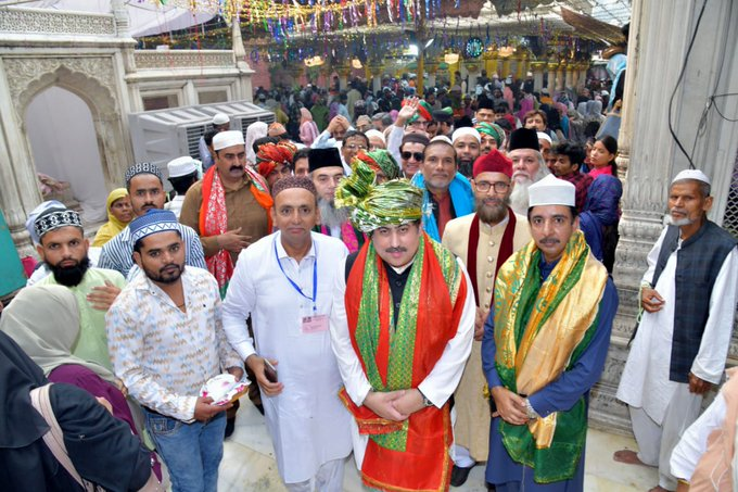 Pakistani Pilgrims Attend 720th Urs of Hazrat Nizamuddin Aulia