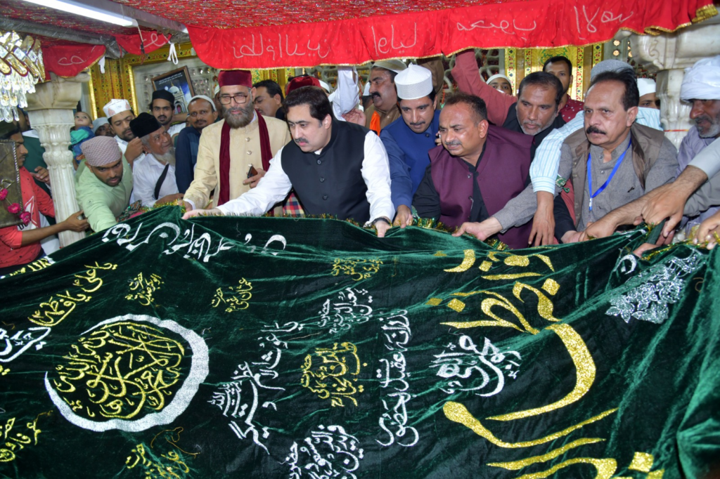 Pakistani Pilgrims Attend 720th Urs of Hazrat Nizamuddin Aulia