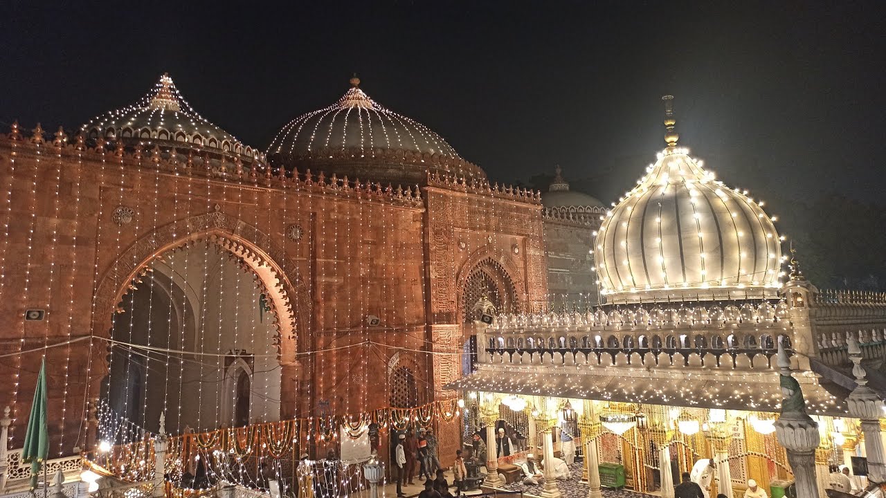Pakistani Pilgrims Attend 720th Urs of Hazrat Nizamuddin Aulia