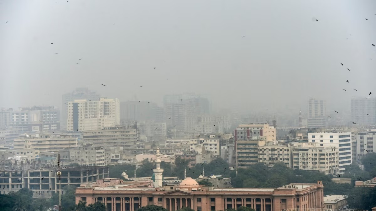 Weather Update of Karachi: Beware of Unhealthy Air Quality