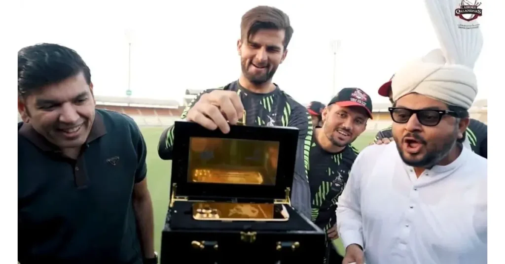 Shaheen Afridi Gold iPhone Gift Goes Viral During PSL 2025 by Lahore ...